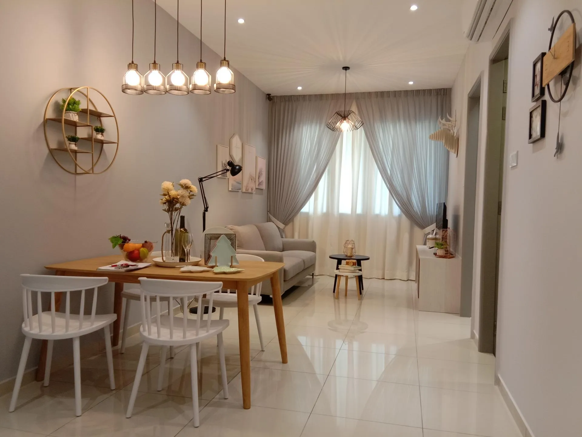 Iconic Type B - Dee Noon